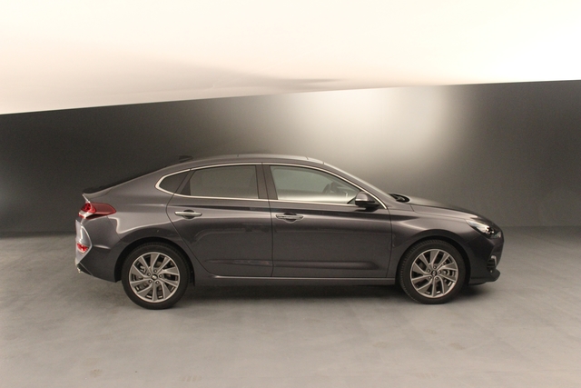 Hyundai i30 Fastback Photos and Specs. Photo: Hyundai i30 Fastback ...