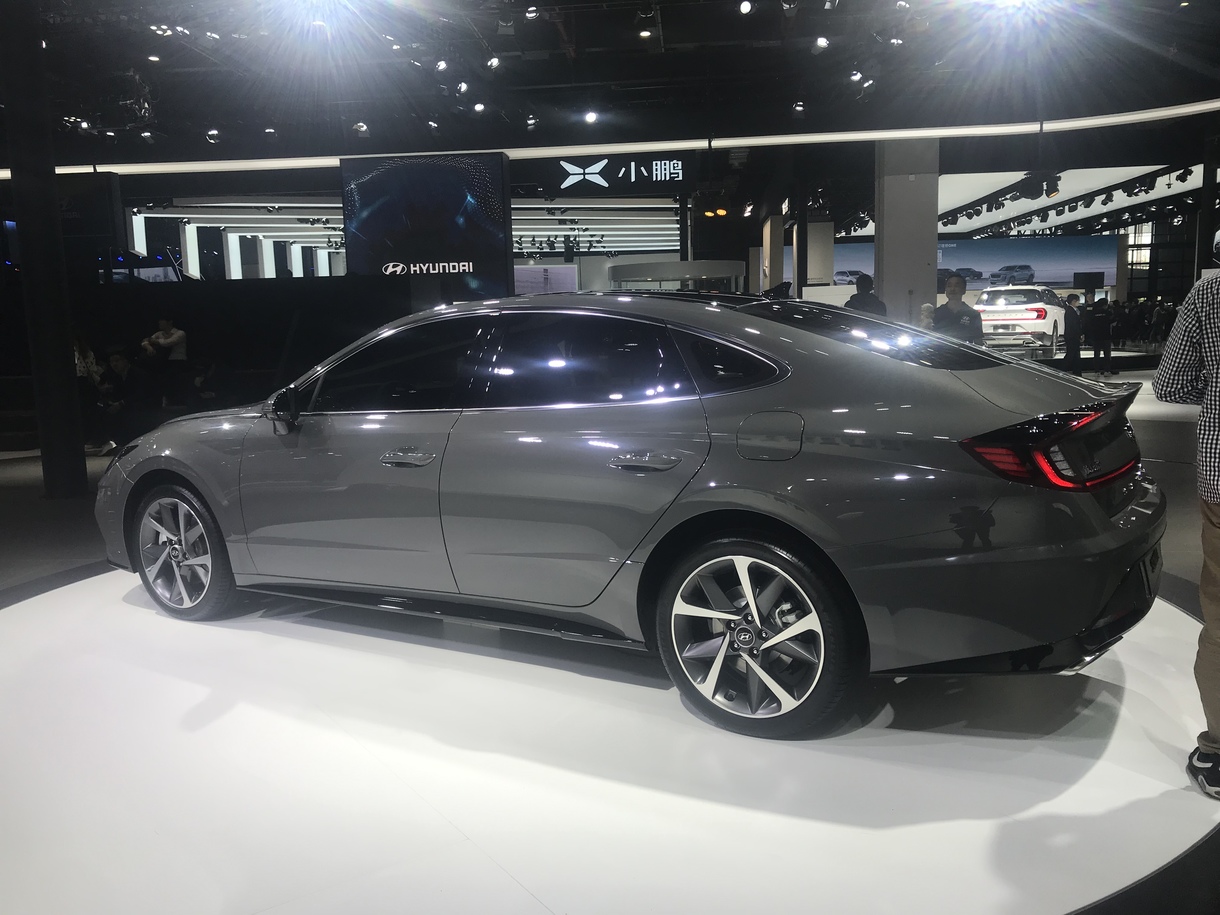 Hyundai Grandeur Photos and Specs. Photo: Hyundai Grandeur exterior ...