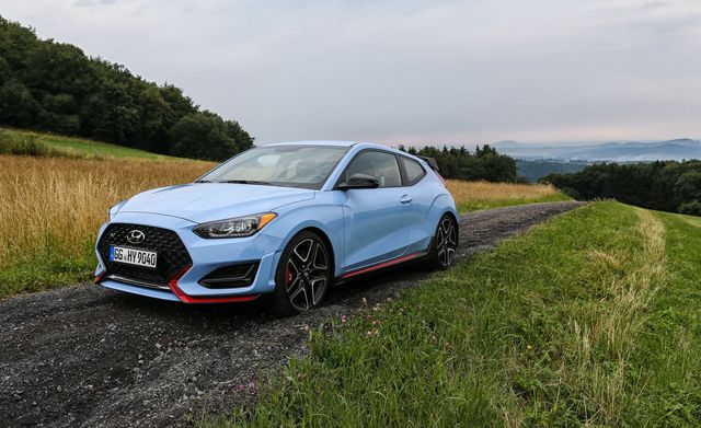 Hyundai Veloster N Photos and Specs. Photo: Hyundai Veloster N mod ...