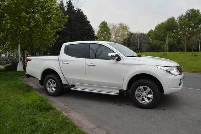Mitsubishi L200 Photos and Specs. Photo: Mitsubishi L200 best 2018 and ...