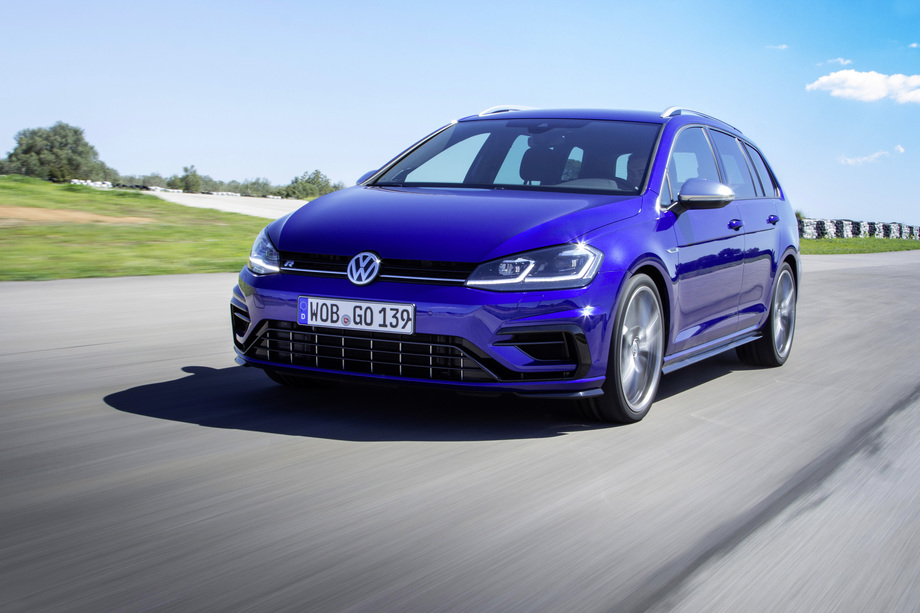 Volkswagen Golf R Variant Photos and Specs. Photo: Volkswagen Golf R ...