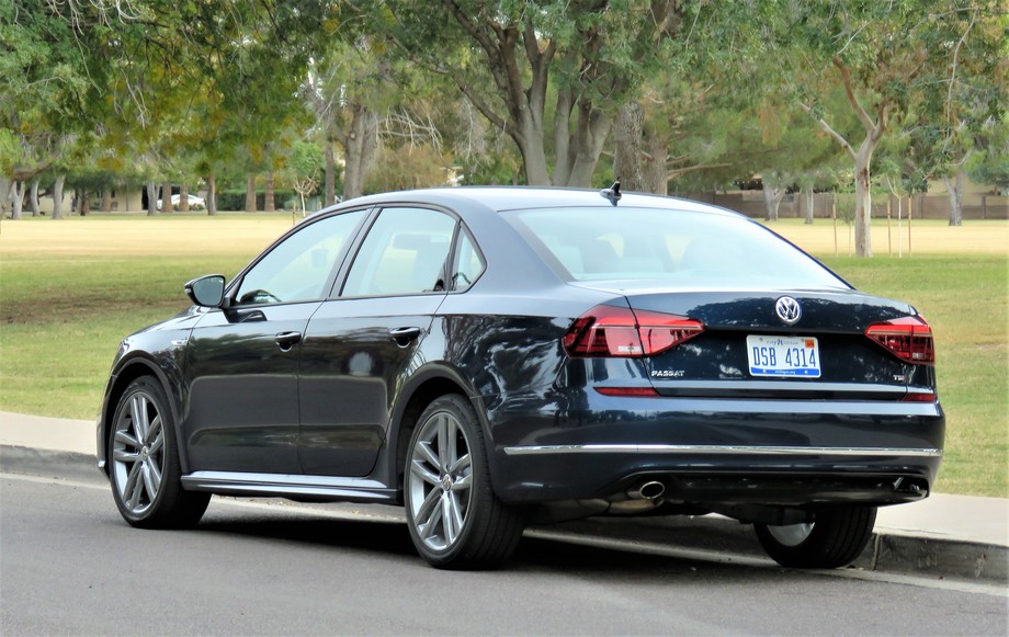 Volkswagen Passat Photos and Specs. Photo: Volkswagen Passat ...