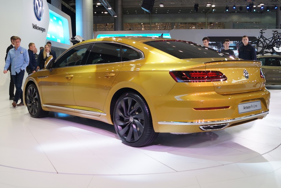 Volkswagen Arteon Photos and Specs. Photo: Volkswagen Arteon ...