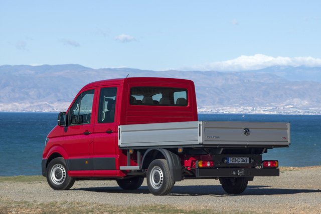 Volkswagen Crafter Kasten Photos and Specs. Photo: Volkswagen Crafter ...