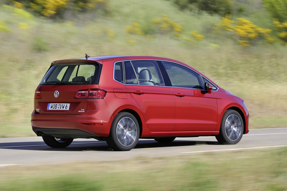 Volkswagen Golf Sportsvan Photos and Specs. Photo: Volkswagen Golf ...