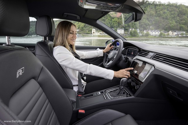 Volkswagen Passat Photos and Specs. Photo: Volkswagen Passat interior ...