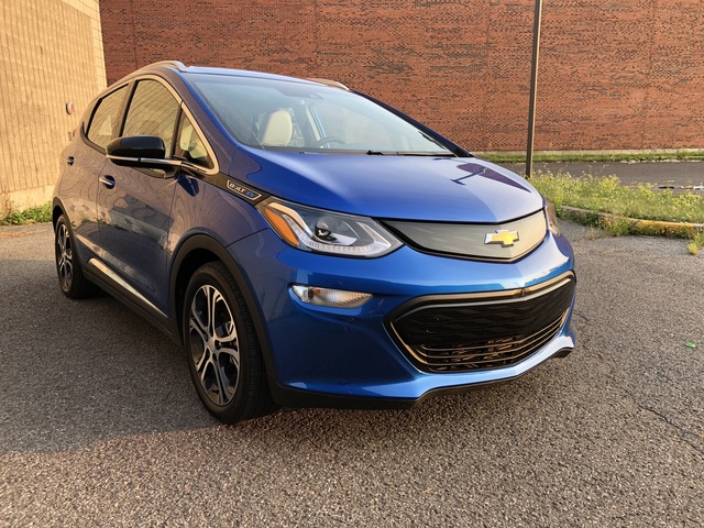 Chevrolet Bolt EV Photos and Specs. Photo: Chevrolet Bolt EV modern ...