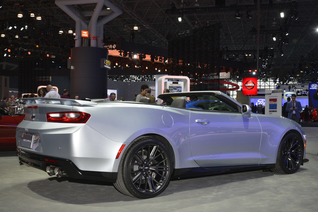 Chevrolet Camaro Photos and Specs. Photo: Chevrolet Camaro reviews ...