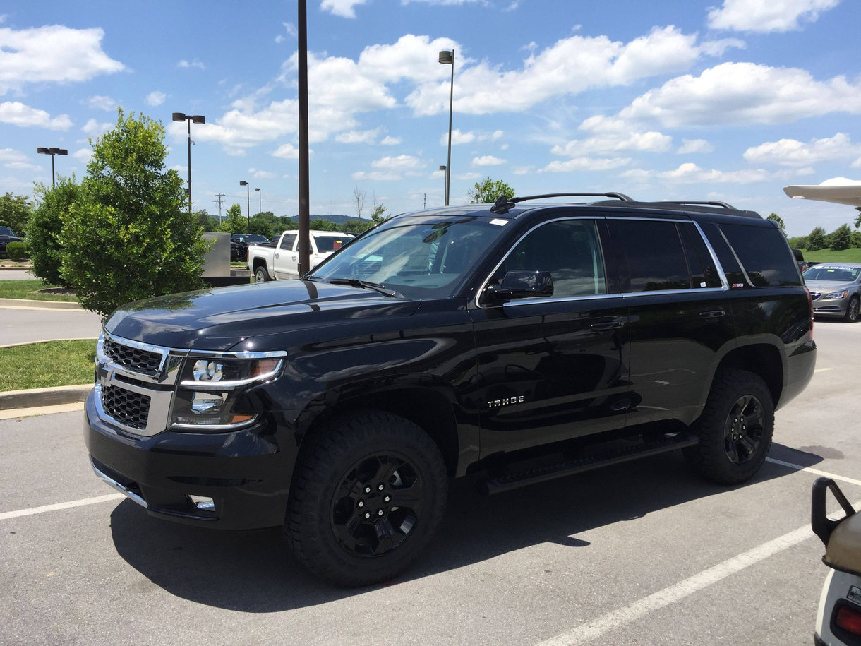 Chevrolet Tahoe Photos and Specs. Photo: Chevrolet Tahoe modern 2020 ...