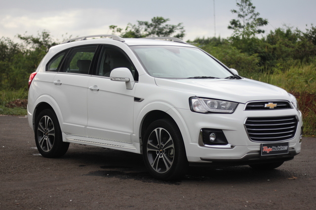 Chevrolet Captiva Photos and Specs. Photo: Chevrolet Captiva reviews ...