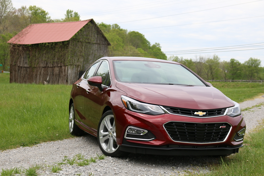 Chevrolet Cruze Hatchback Photos and Specs. Photo: Chevrolet Cruze ...