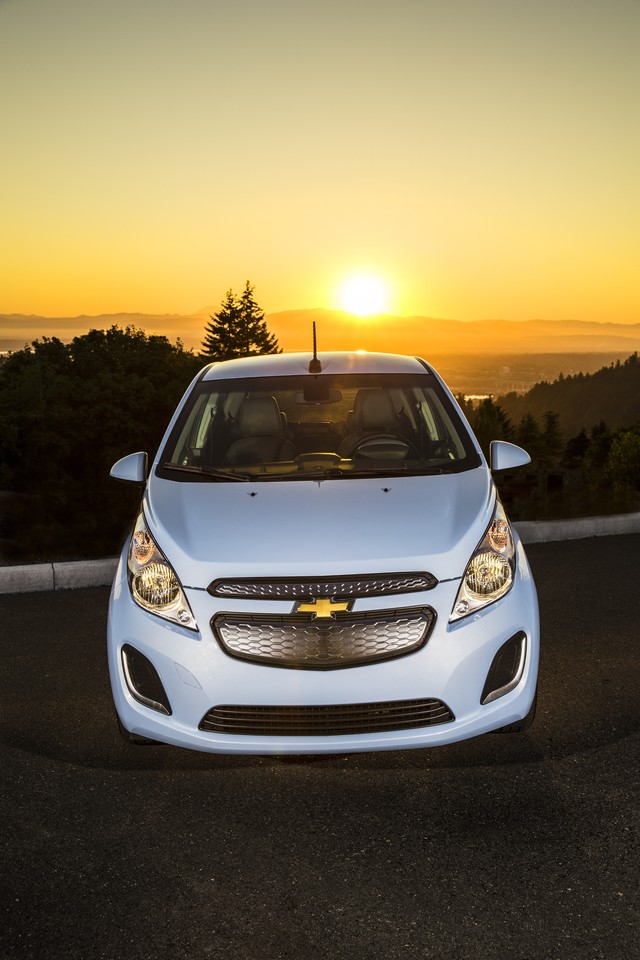 Chevrolet Spark Photos and Specs. Photo: Chevrolet Spark hatchback ...