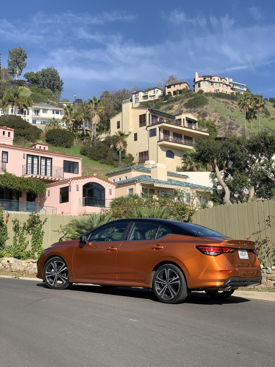 Nissan Sentra Photos and Specs. Photo: Nissan Sentra modern photo and ...