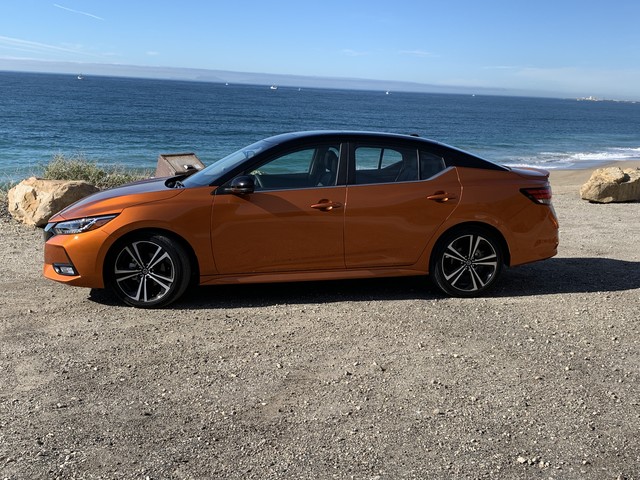 Nissan Sentra Photos and Specs. Photo: Nissan Sentra modern big and 42 ...