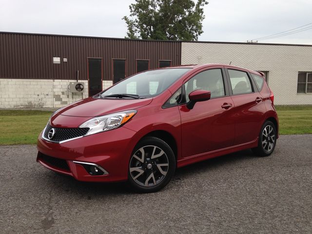 Nissan Versa Photos and Specs. Photo: Nissan Versa modern photo and 37 ...