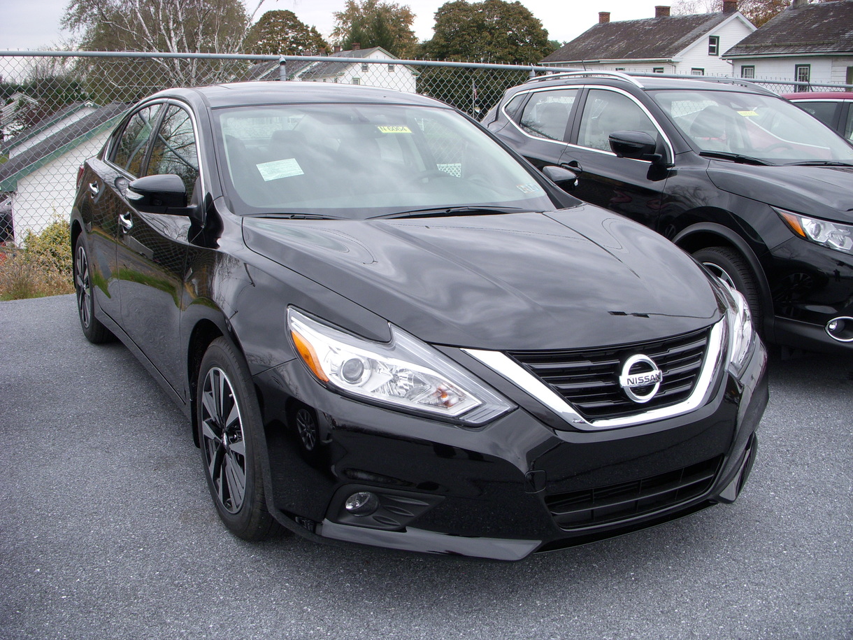 Nissan Altima Photos and Specs. Photo: Nissan Altima accessories big ...