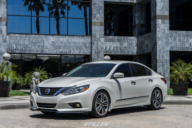 Nissan Altima Photos and Specs. Photo: Nissan Altima sedan ...