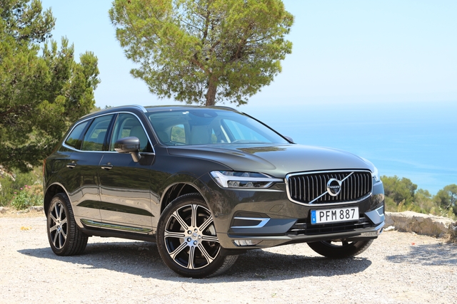 Volvo XC60 Photos and Specs. Photo: Volvo XC60 interior restyling and ...