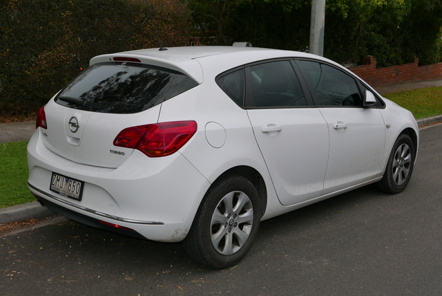 Opel Astra Hatchback Photos and Specs. Photo: Opel Astra Hatchback ...
