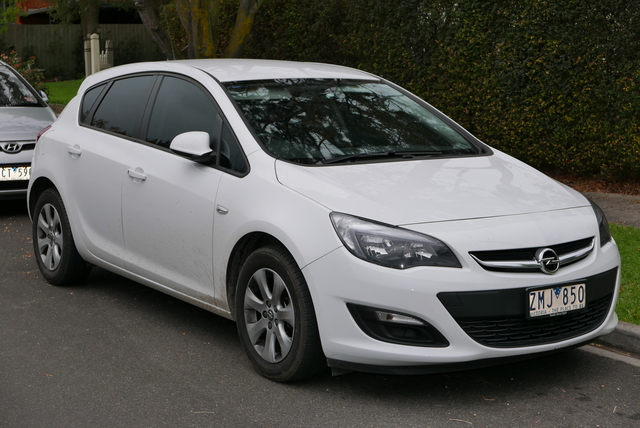 Opel Astra Hatchback Photos and Specs. Photo: Opel Astra Hatchback ...