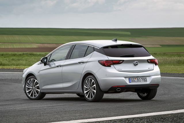 Opel Astra Hatchback Photos and Specs. Photo: Opel Astra Hatchback ...