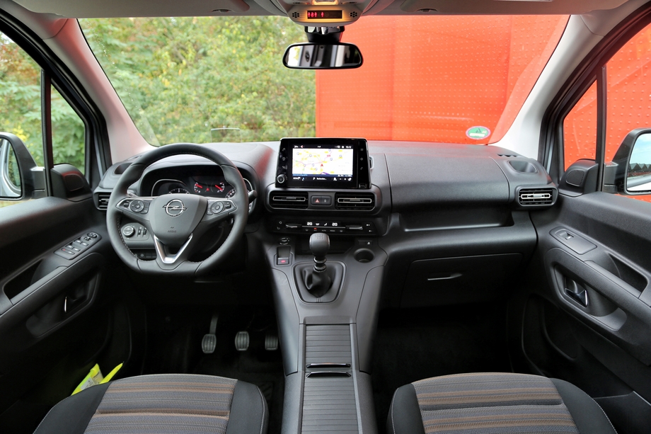 Opel Combo Life Photos and Specs. Photo: Opel Combo Life hd 2018 and 45 ...