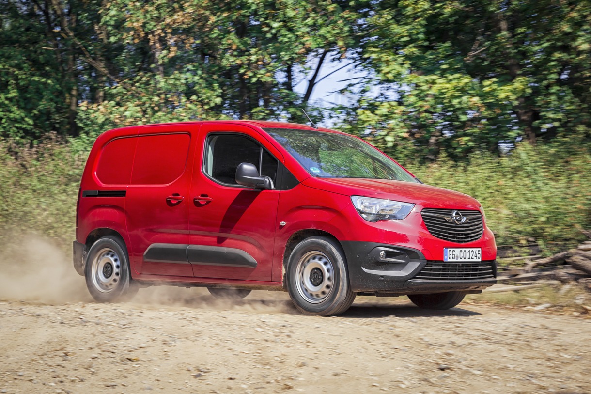 Opel Combo Cargo Photos and Specs. Photo: Opel Combo Cargo van big and ...