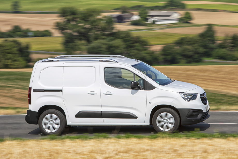 Opel Combo Cargo Photos and Specs. Photo: Opel Combo Cargo van model ...