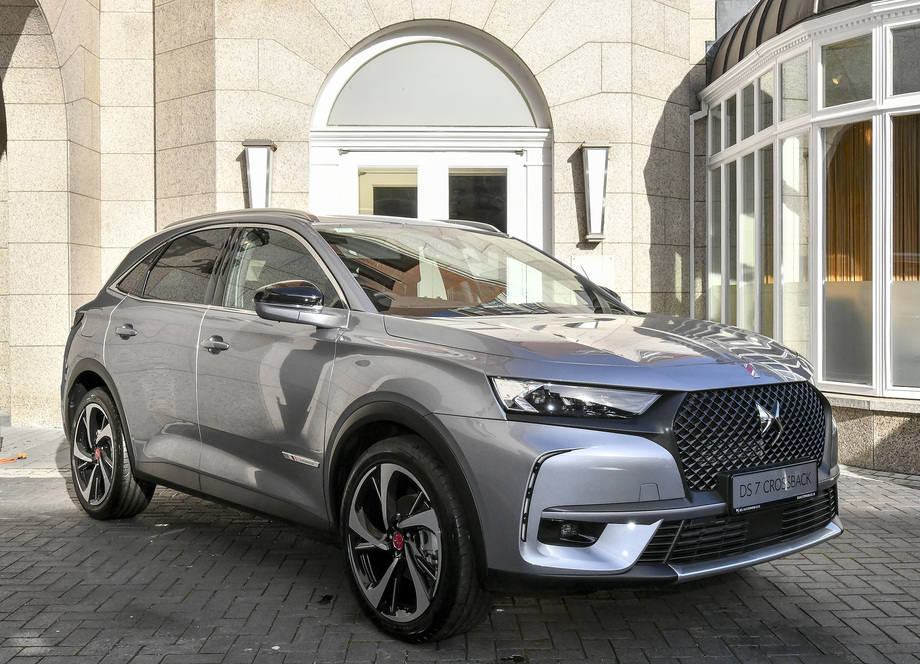Citroen DS7 Crossback Photos and Specs. Photo: Citroen DS7 Crossback ...