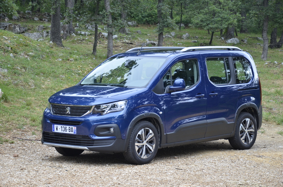 Peugeot Rifter Photos and Specs. Photo: Peugeot Rifter accessories ...