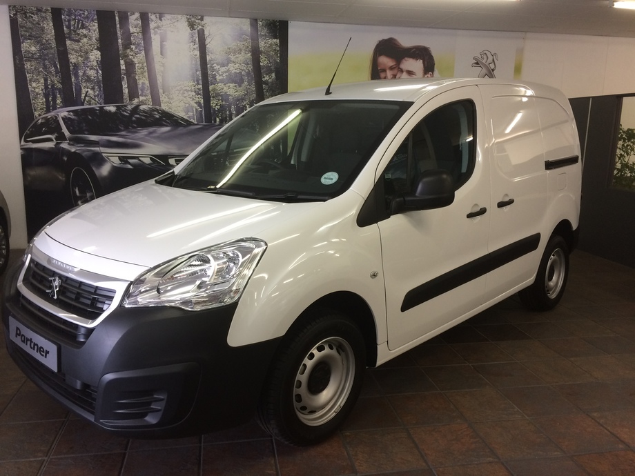 Peugeot Partner Photos and Specs. Photo: Peugeot Partner reviews 2018 ...