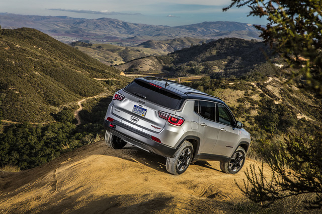 Jeep Compass Photos and Specs. Photo: Jeep Compass reviews restyling ...