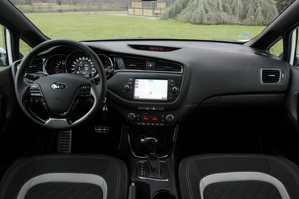 KIA Ceed SW Photos and Specs. Photo: KIA Ceed SW mod restyling and 23 ...