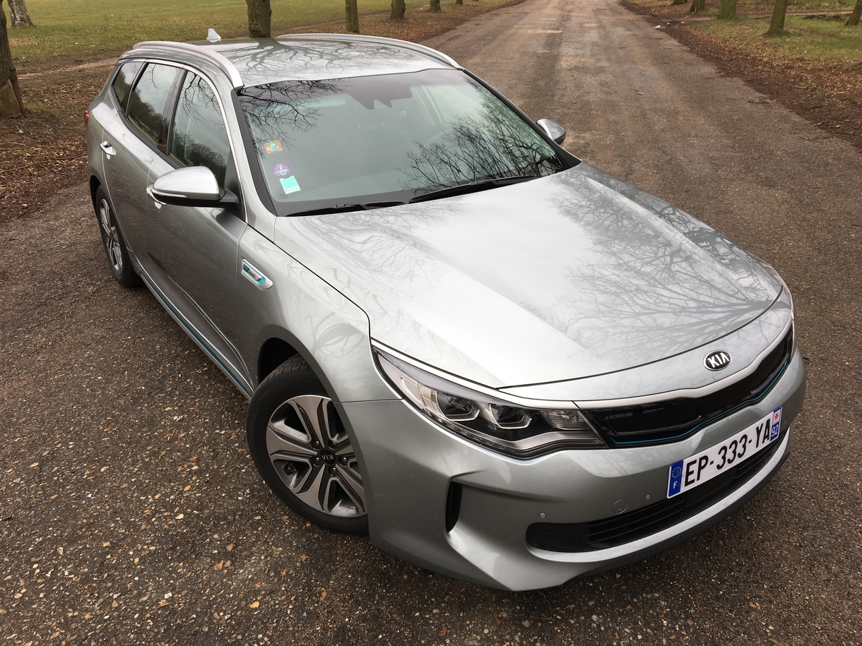 KIA Optima SW Photos and Specs. Photo: KIA Optima SW interior big and ...