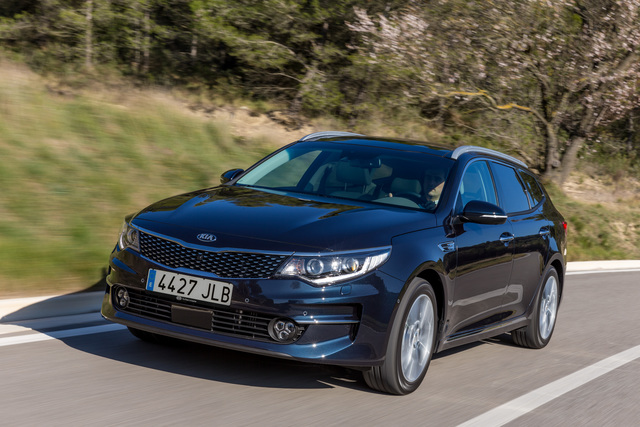 KIA Optima SW Photos and Specs. Photo: KIA Optima SW interior big and ...