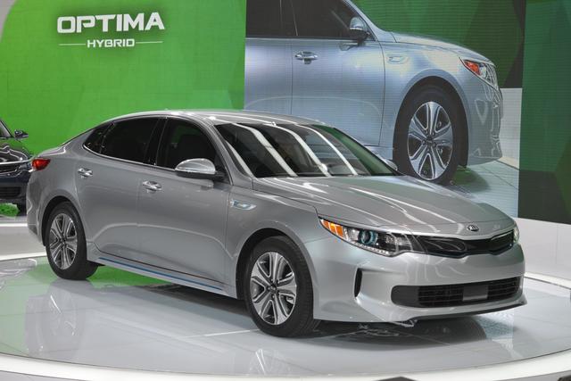 KIA Optima SW Plug-in Hybrid Photos and Specs. Photo: KIA Optima SW ...