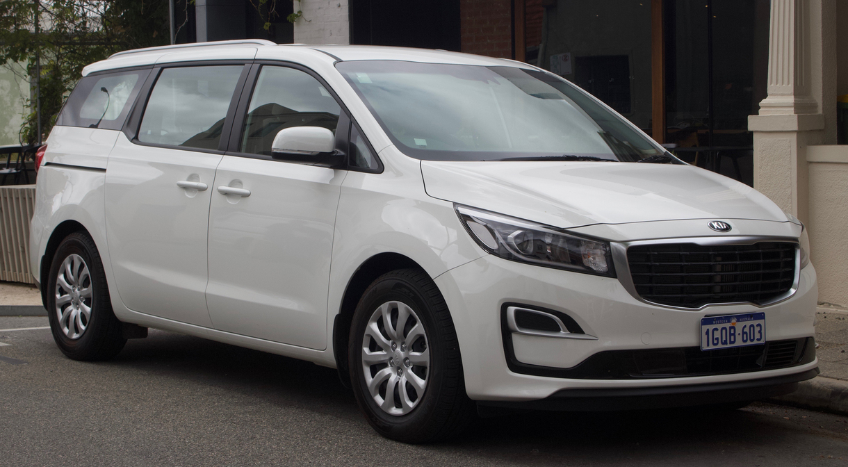KIA Carnival Photos and Specs. Photo: KIA Carnival minivan photo and 26 ...