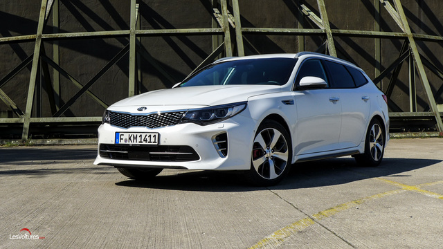 KIA Optima SW Photos and Specs. Photo: KIA Optima SW reviews big and 19 ...