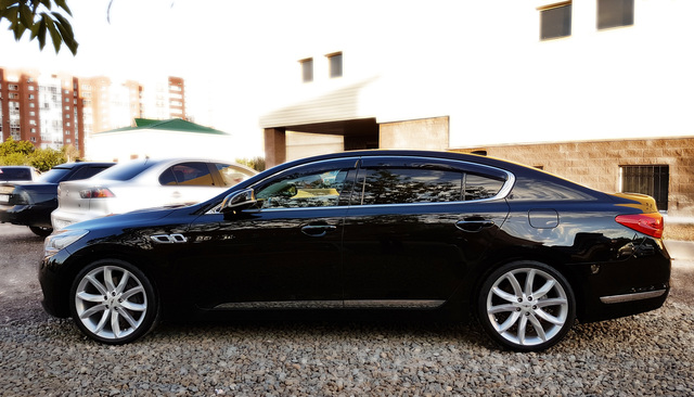 KIA Quoris Photos and Specs. Photo: KIA Quoris sedan 2018 and 25 ...