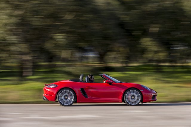 Porsche 718 Boxster Photos and Specs. Photo: Porsche 718 Boxster ...