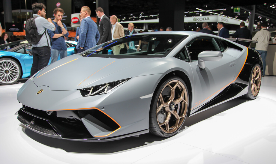 Lamborghini Huracan LP640-4 Performante Photos and Specs. Photo ...