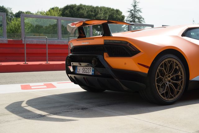 Lamborghini Huracan LP640-4 Performante Photos and Specs. Photo ...