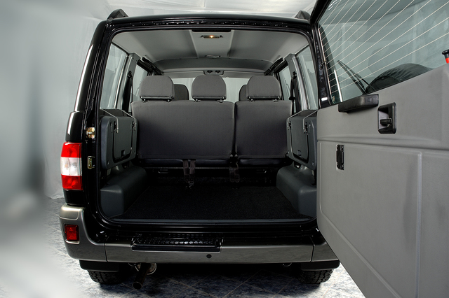 UAZ Patriot Photos and Specs. Photo: UAZ Patriot modern specifications ...